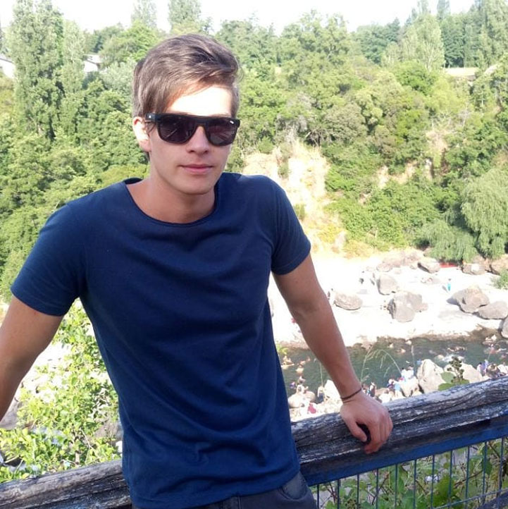 Wat is het verschil tussen de merknaam en de stofnaam van medicatie?